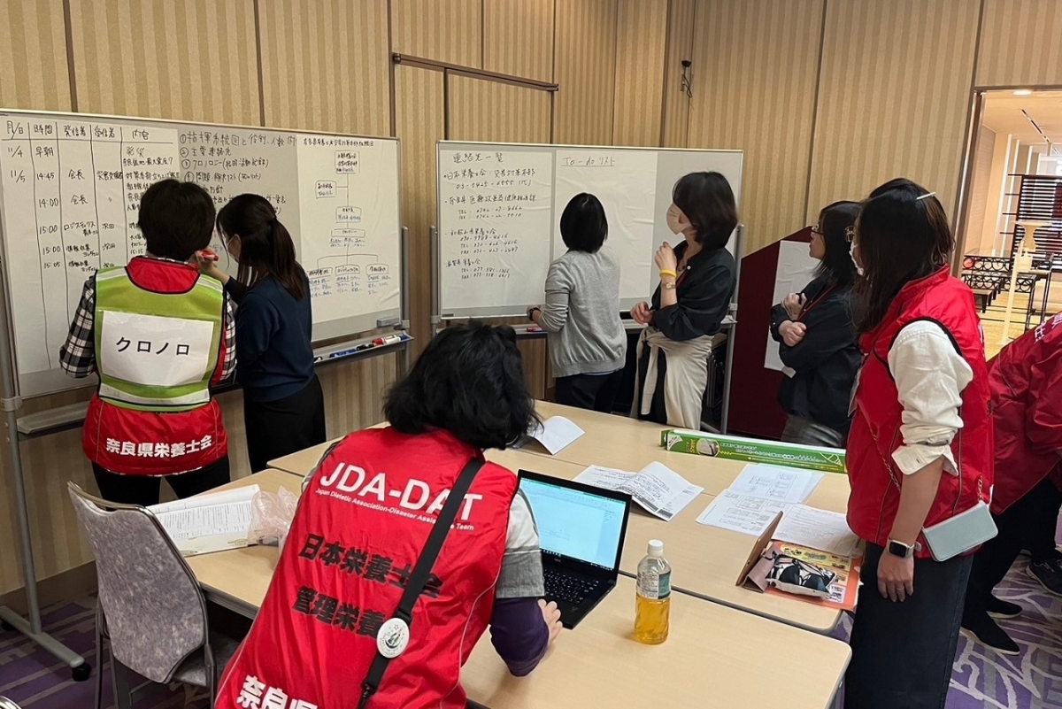 【活動報告】JDA-DATしが・なら・和歌山「3県合同 災害支援スタッフ養成・スキルアップ研修会」を開催 | お知らせ | 公益社団法人 日本栄養士会